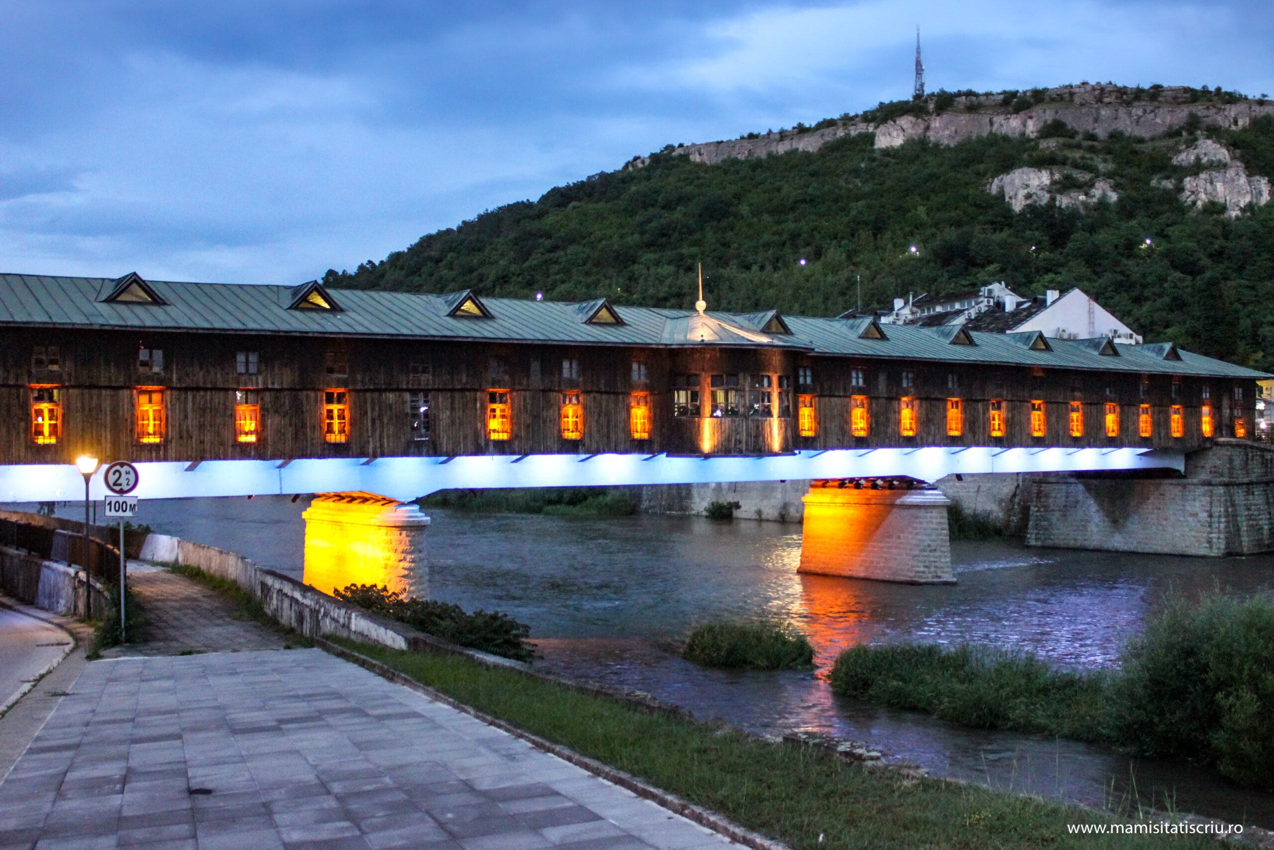 Lovech, Podul Acoperit si Cetatea Hisarya - Mami si Tati scriu